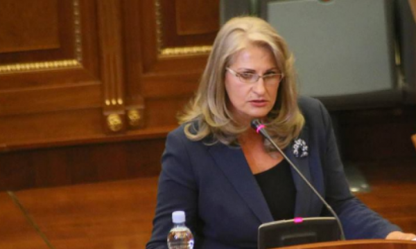 Teuta Haxhiu fton Isa Mustafën në AAK Teuta Haxhiu fton Isa Mustafën në AAK