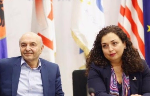 Mustafa ironizon me Osmanin: Të lumtë ne për u.d. e presidentit Mustafa ironizon me Osmanin: Të lumtë ne për u.d. e presidentit