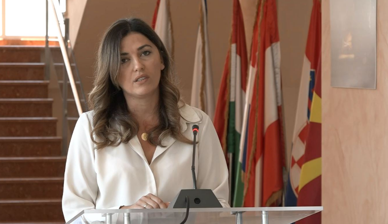 Ministrja Haxhiu: Testimi i virgjërisë nuk ka lidhje me fenë Ministrja Haxhiu: Testimi i virgjërisë nuk ka lidhje me fenë