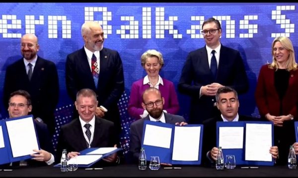 Nënshkruhet deklarata e roamingut BE-Ballkani Perëndimor Nënshkruhet deklarata e roamingut BE-Ballkani Perëndimor