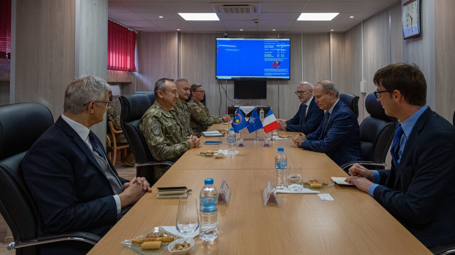 Emisari Special i Francës në Prishtinë, bashkë me ambasadorin Guerot Emisari Special i Francës në Prishtinë, bashkë me ambasadorin Guerot