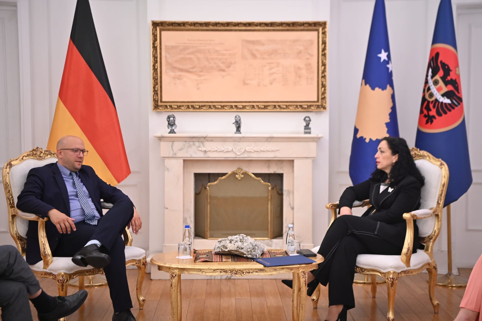 Emisari gjerman vjen në Prishtinë, takohet me Presidenten Osmani Emisari gjerman vjen në Prishtinë, takohet me Presidenten Osmani