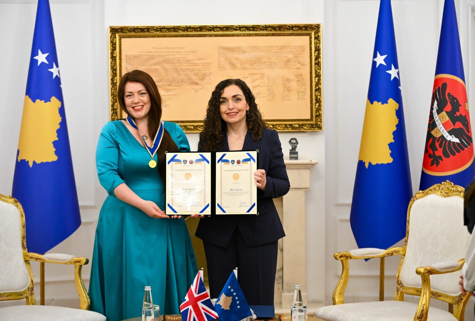 "Great friend of Kosovo", Osmani awards the Presidential Medal of Merit ...